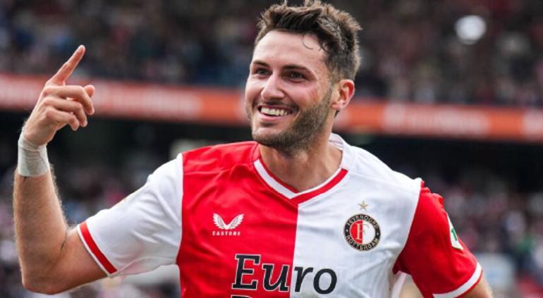 On fire Santi Giménez anotó con Feyenoord llegó a 13 goles