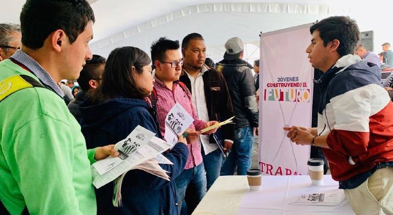 Exigen becarios de Jóvenes Construyendo el Futuro pago de noviembre