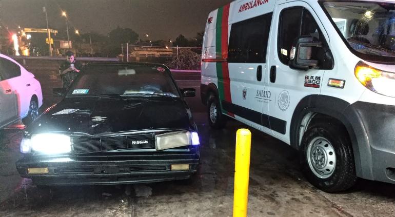 El conductor de un vehículo Tsuru no alcanzó a frenar y atropelló a un adulto mayor en el cruce ...