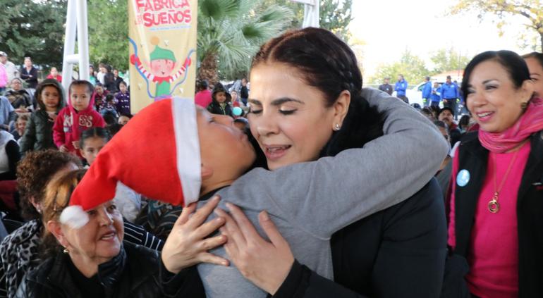 Arranca Cinthia Chavira en Santa Isabel Gira Navideña