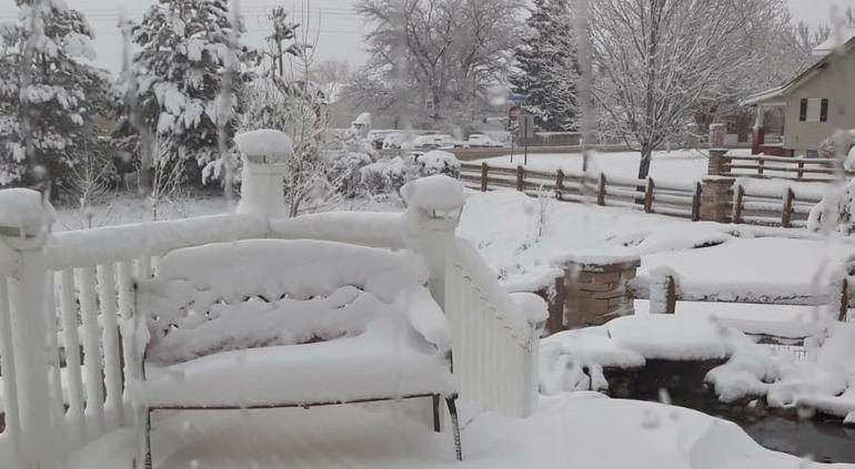 Nevada de azota Denver por “tormenta invernal” ¡en abril! 🎥