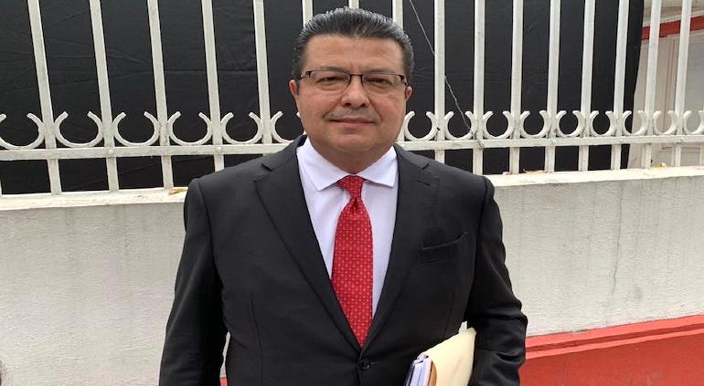 * Cabada hasta el domingo para pedir licencia