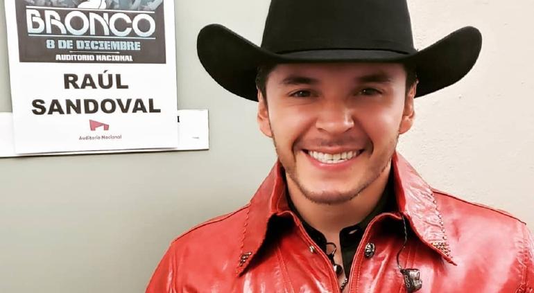 Vende Raúl Sandoval artículos de limpieza por crisis tras pandemia