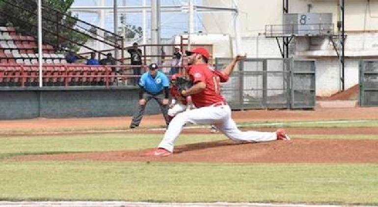 Andrés Urbina y Servando López de Rojos, lideres de bateo y pitcheo