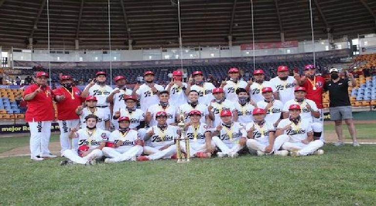 Indios de Juárez campeón de la Sub 18; vence 6-2 a Dorados en la final