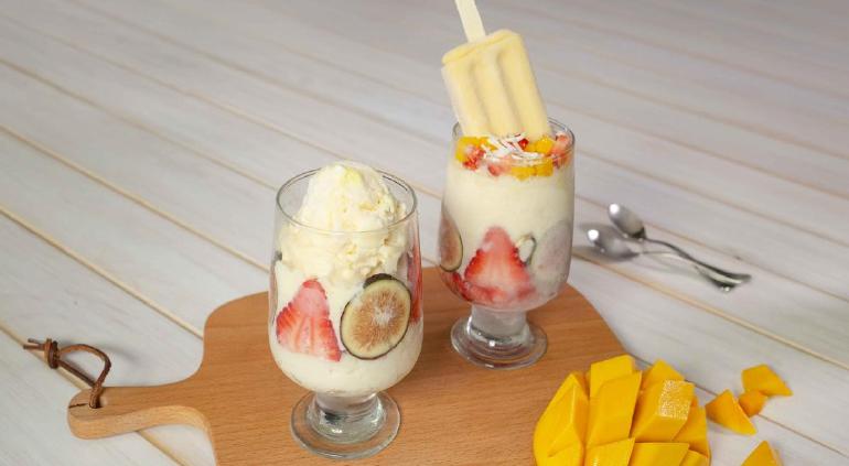 Así puedes preparar esta copa de fruta con dulce de mango