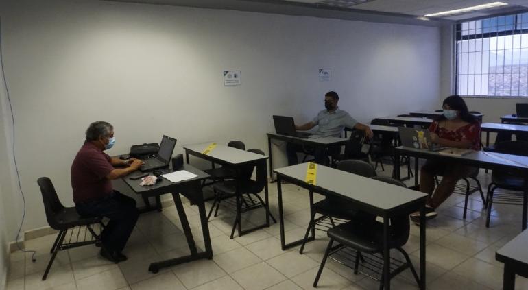 Regresan a las aulas estudiantes de la UTPN