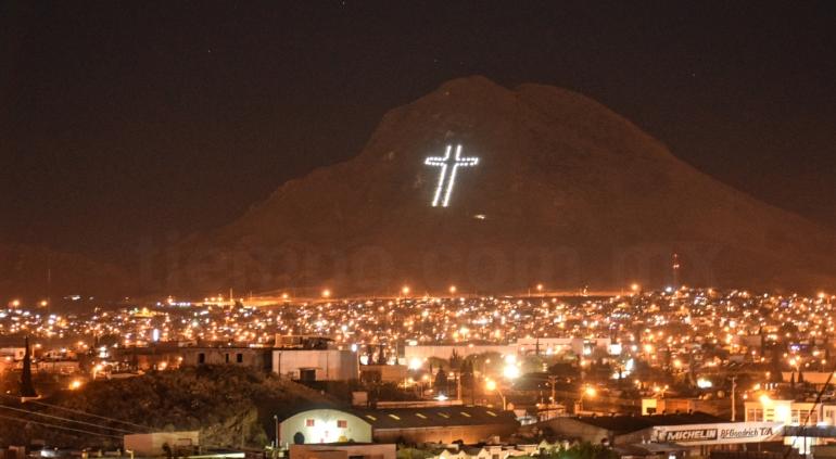 Hoy fue encendida la emblemática Cruz del Cerro Grande en la ciudad de ...