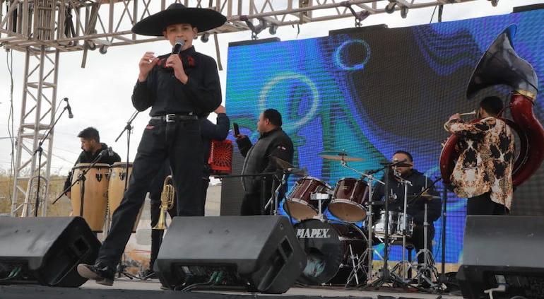 Ángel Galván dio concierto en el Parque Rojo