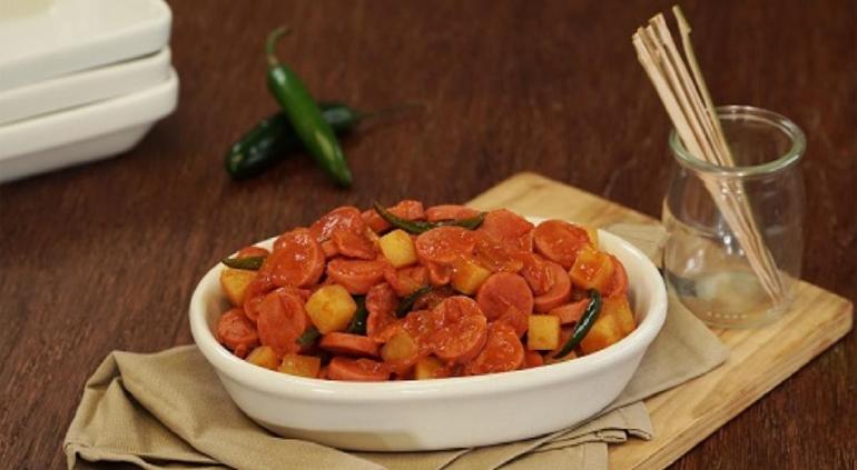 Disfruta de estas salchichas a la mexicana para comida