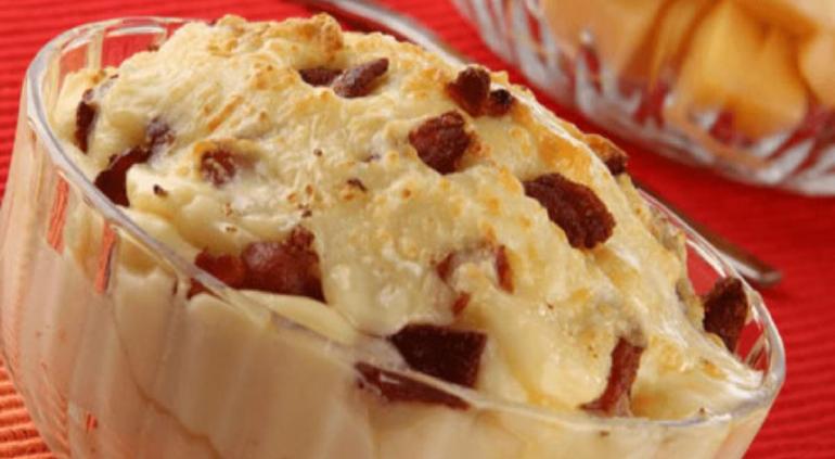 Acompaña tus comidas con un puré de papa y tocino