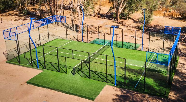 Anuncian 4 canchas de pádel para el parque El Reliz