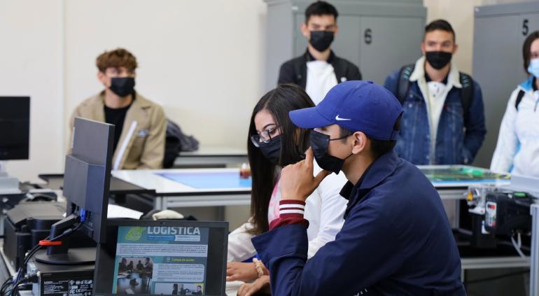 UTCH recibe a estudiantes del Cobach 21 en visita al plantel