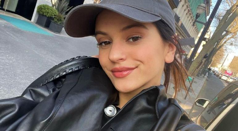 Rosalía muestra su nuevo tatuaje y su mamá reacciona