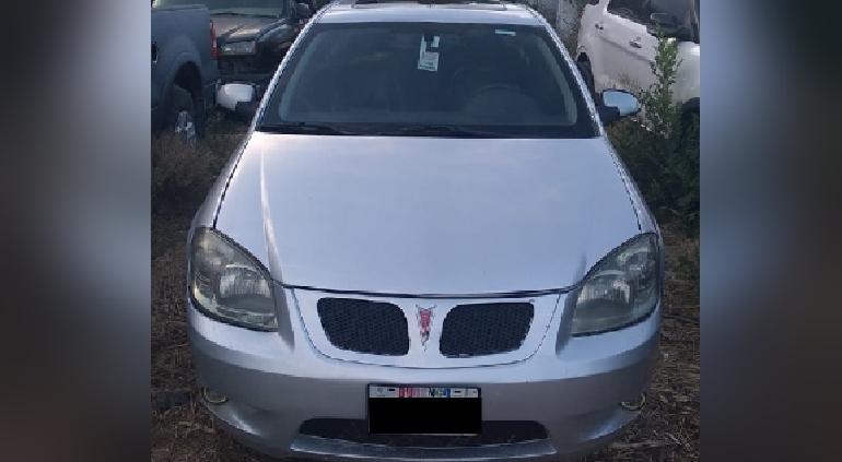 Aseguran Pontiac G4 con placas sobrepuestas en Cuauhtémoc