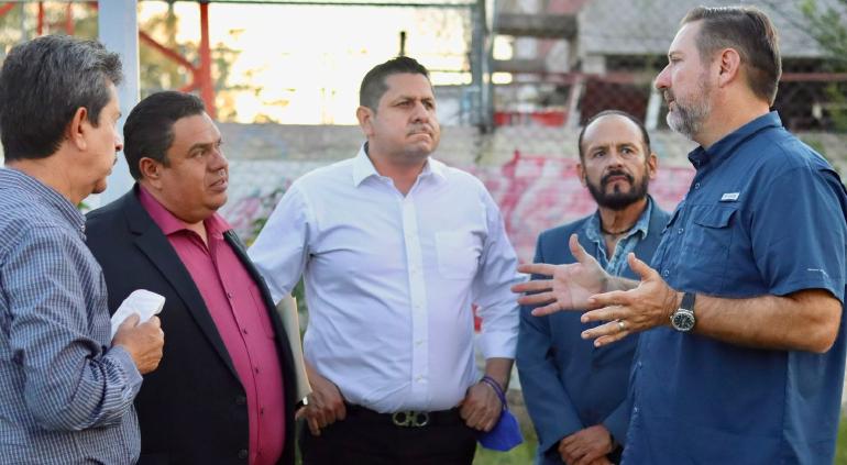 Acude Olson a colonia Tec de Monterrey para reparaciones por lluvias