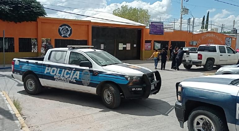 Dejan narcopinta en barda de secundaria 3043