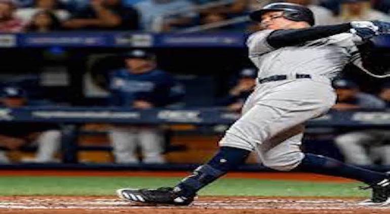 Aaron Judge da su jonrón 61 y empata el récord de Liga Americana