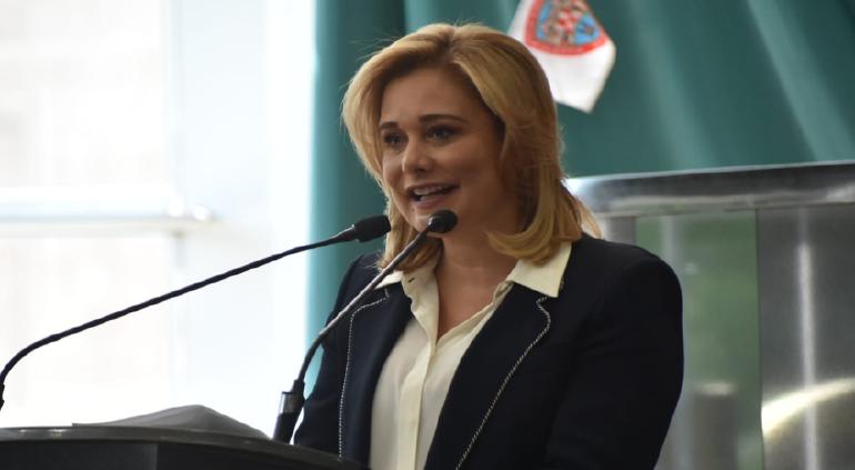 Un merecido homenaje: Maru por letras doradas de Luis H. Alvarez