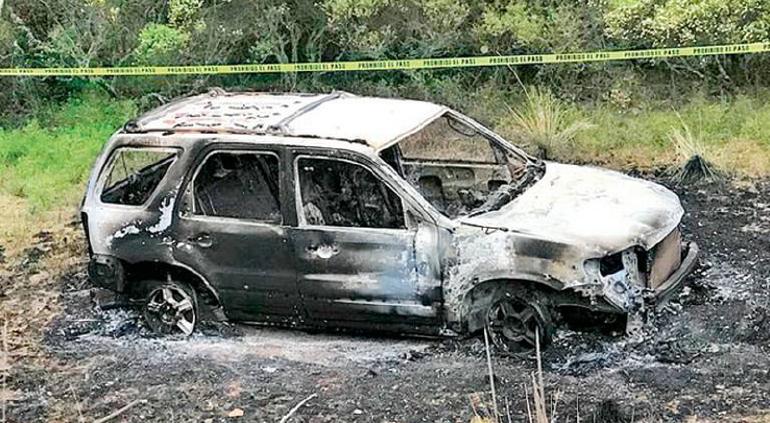 Descubrieron restos humanos calcinados dentro de camioneta en Hidalgo