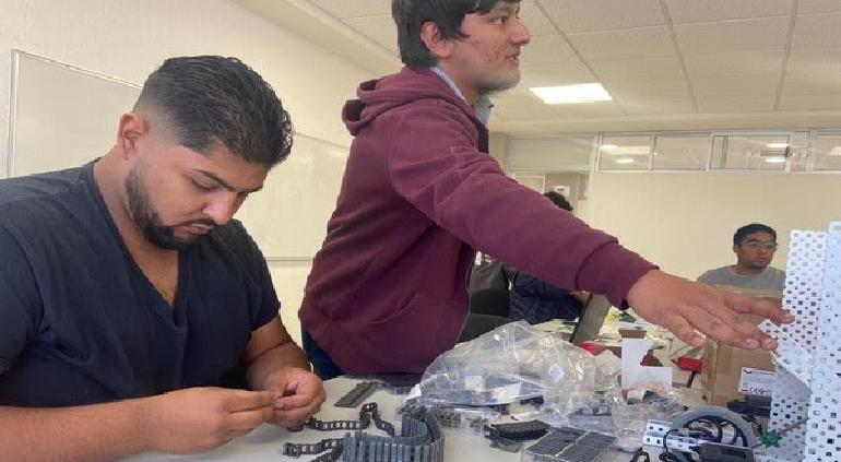Robótica móvil capacitación que recibieron alumnos de la UTPN