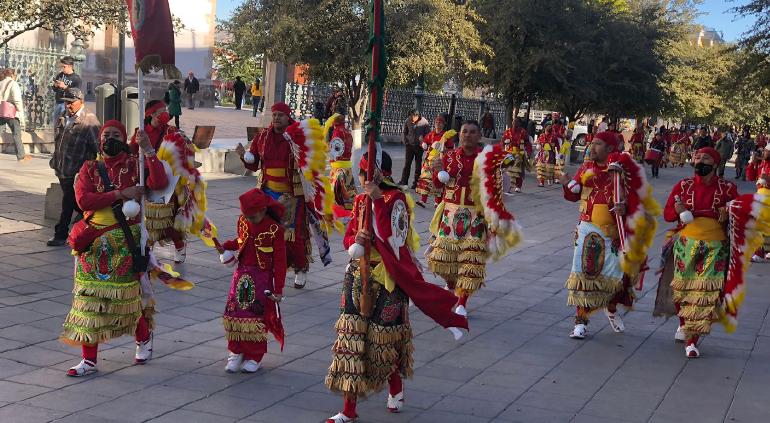 Arrancan última peregrinación de matachines por la Virgen de Guadalupe