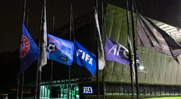 Colocaron en sede de la FIFA banderas en honor al Rey Pelé