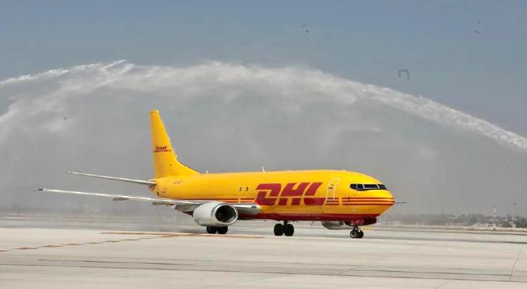 Recibió AMLO primer vuelo de carga de DHL en el AIFA