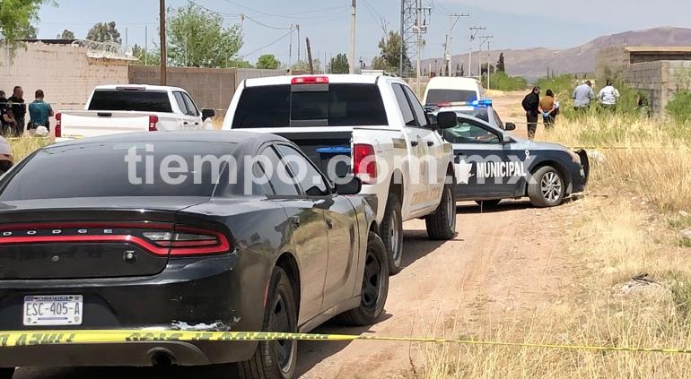 Hallan a mujer encobijada en terreno baldío de Rancho Enmedio