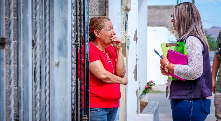 Tras gestión, "Alcalde en tu Colonia" lleva apoyo a María del Socorro