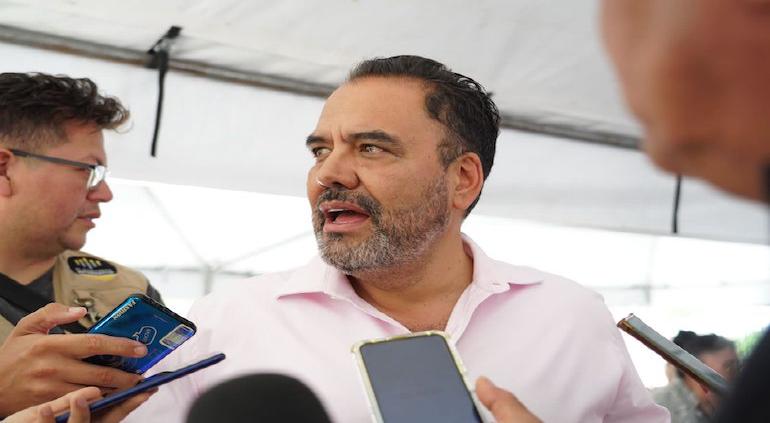 Ordenan a Loera no realizar declaraciones de migrantes