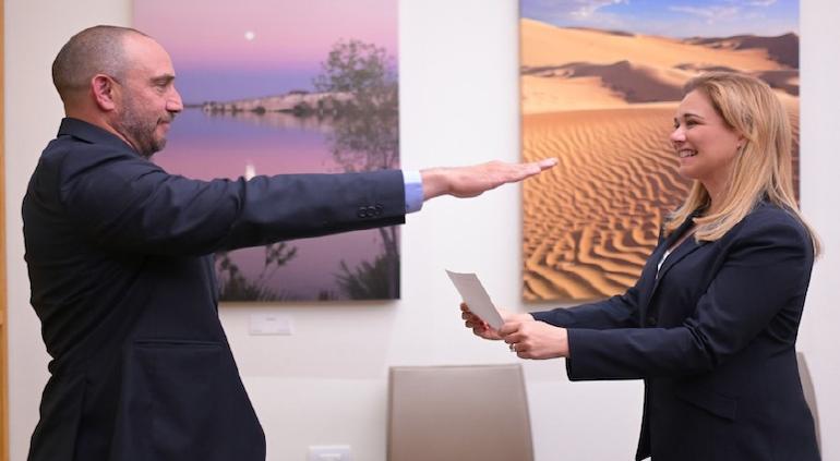 Ratifica Maru a Gil Baeza como secretario de Salud