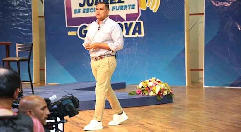 Platicó Gil Loya con mil 300 juarenses sobre seguridad