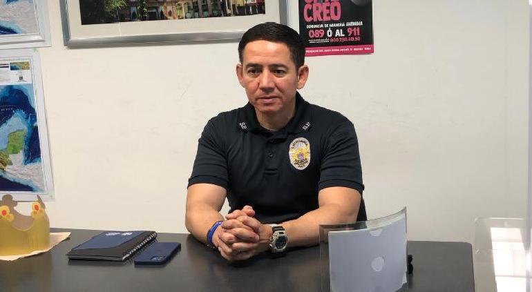 Esta mañana, el Director de Seguridad Pública, Julio Cesar Salas, dio a ...