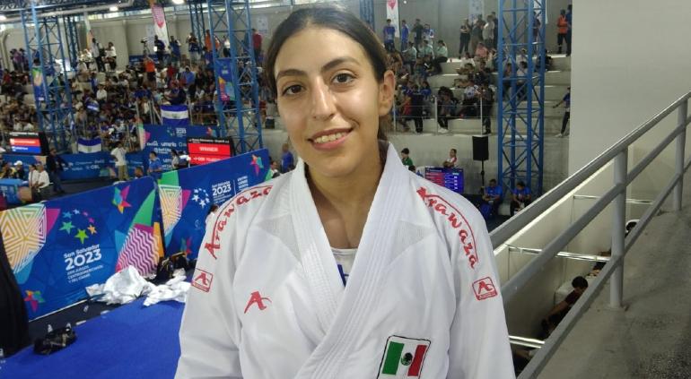 Bronce de karateca Irma Paola Delgado en JCC San Salvador