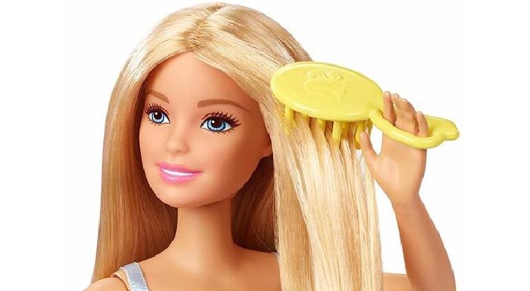 Mujer se sometió a ¡40 operaciones! para convertirse en "Barbie"