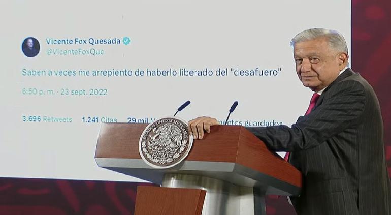 Exhibe AMLO tuit de Fox que se arrepiente de liberarlo del desafuero Exhibe AMLO tuit de Fox que se arrepiente de liberarlo del desafuero