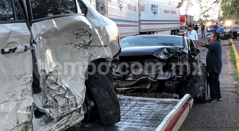 Encontronazo en la Juan Pablo II; dos heridos y caos vial