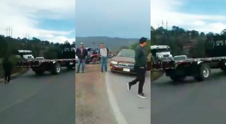 Bloquean rúa Cuauhtémoc-Tomochi en protesta al SICT por mal estado