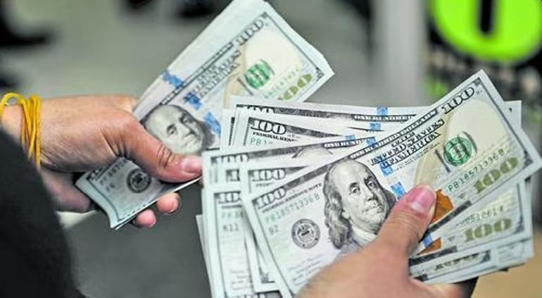 Dólar superó los 18 pesos en ventanillas este martes; así cotizó hoy