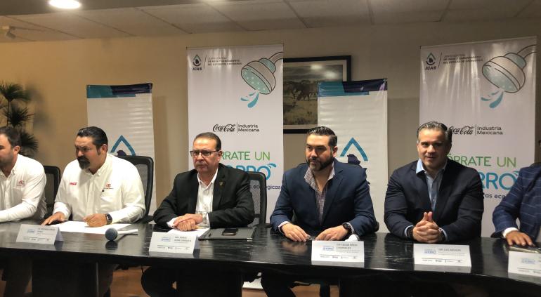 Entregan regaderas ecológicas, buscan ahorrar 92 millones de litros