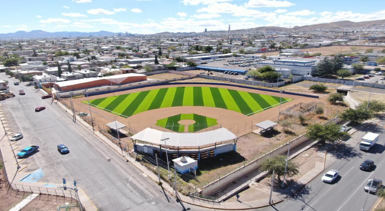 Avanza 70% rehabilitación de la cancha de sóftbol "Héctor Gutiérrez" 📸