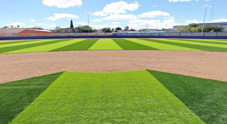 Avanza 70% rehabilitación de la cancha de sóftbol "Héctor Gutiérrez" 📸
