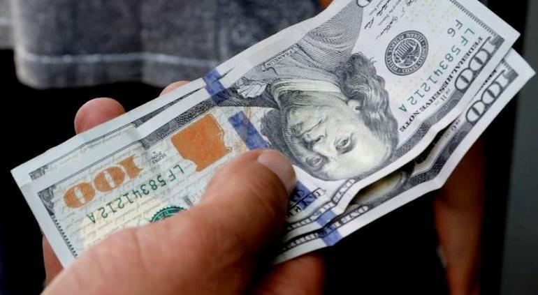 Dólar repuntó hacia los 18 pesos en ventanillas, así cotizó hoy
