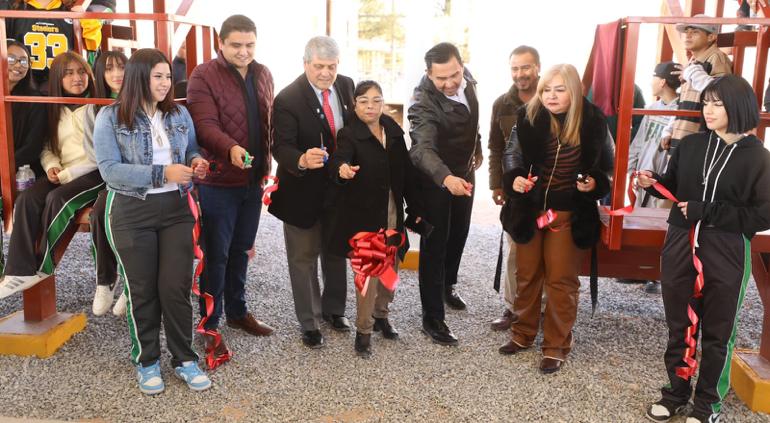 Estrenan gradas en aniversario 13 del Cecytech Lomas de Poleo