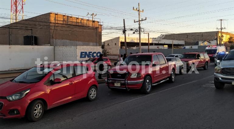 Auto descompuesto causa carambola en la Juan Pablo II: 2 heridos