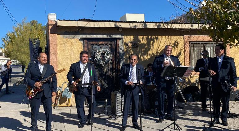 Deleitaron Los Silver con sus mayores éxitos en calles de Juárez