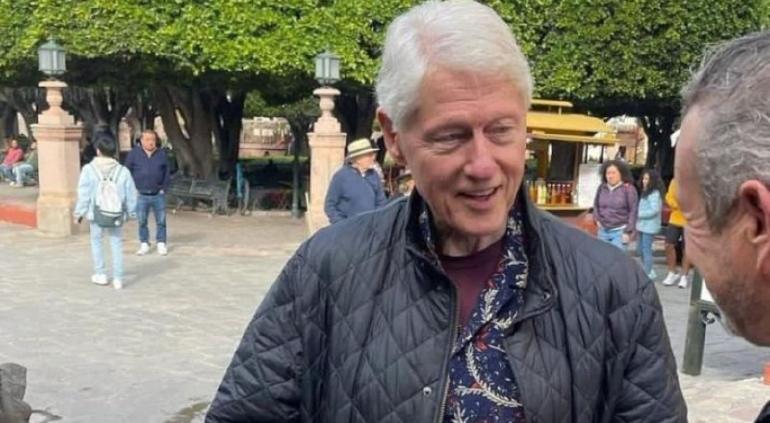Captan a Bill Clinton paseando en San Miguel de Allende