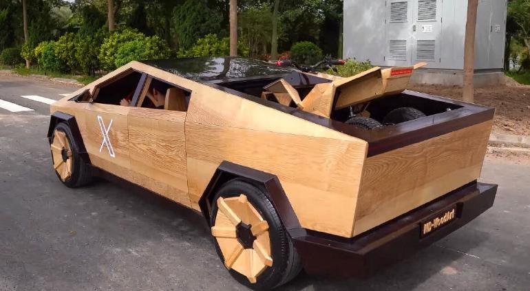 Hombre creó primera Tesla Cybertruck ¡de madera!
