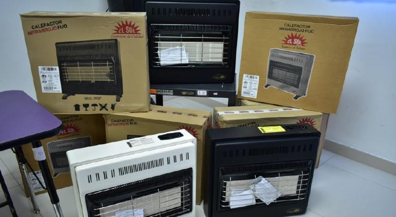 Para el "friazo", entrega calentones a escuelas con inversión de 9 mdp